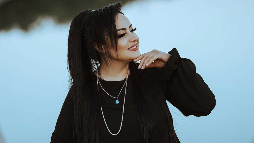 Havva Öğüt – Şikayet Olmasın da Bak Ne Haldeyim Şarkı Sözleri - Söz Arşivi